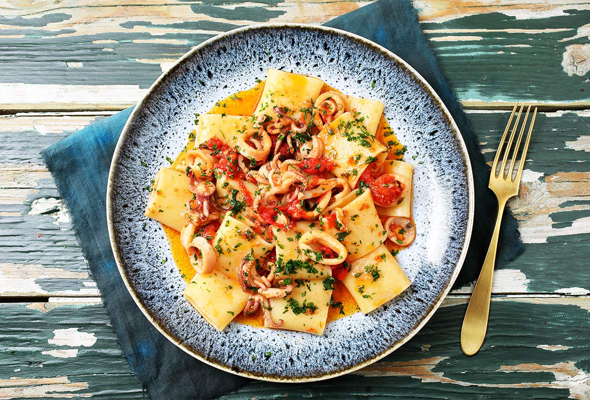 Calamarata con sugo di calamari al pomodoro - Chef magazine